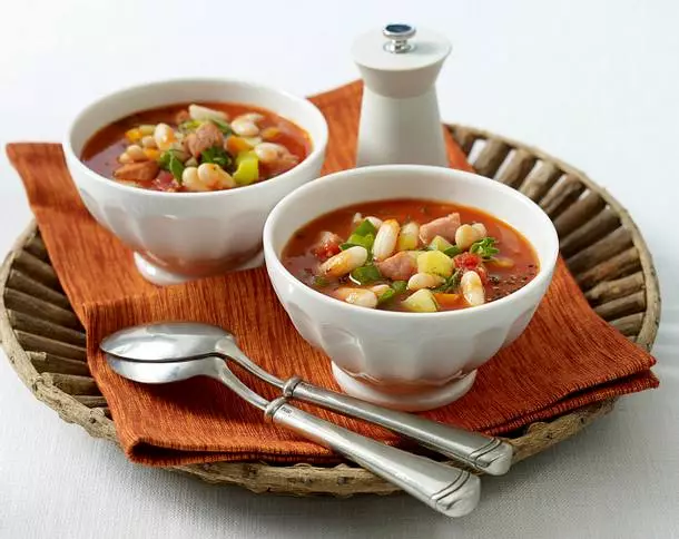 Recipe ng Serbian bean soup (kumain sa nanay).