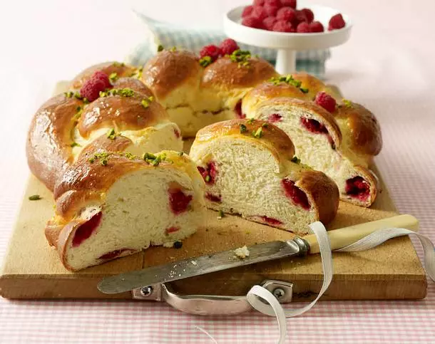 Recette de couronne de framboises à la levure