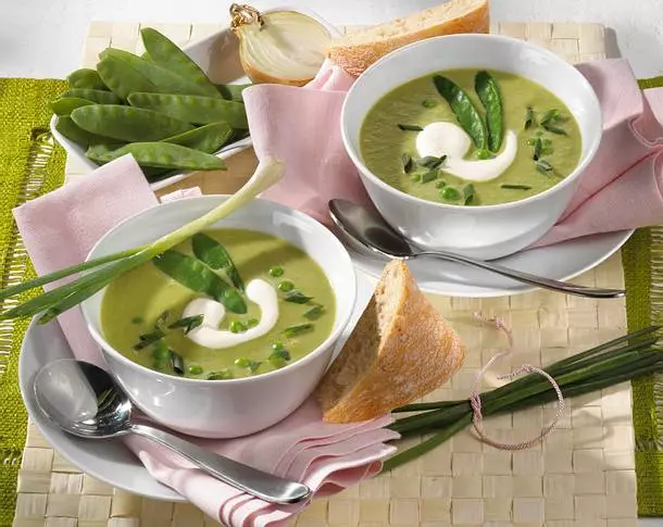 Recette de soupe à la crème de pois et de mange-tout