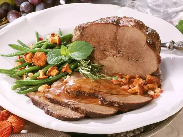 Juicy wild boar roast recipe 8854_1