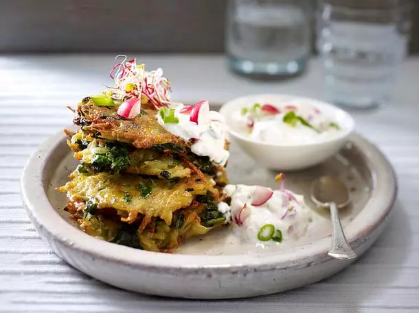 Bayam kentang rösti karo radish quark dip resep