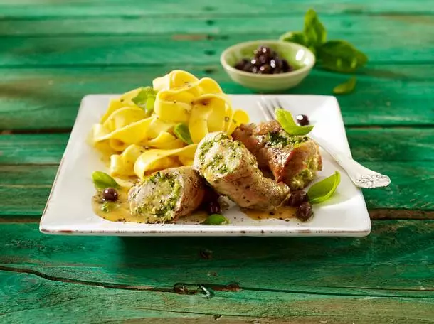 Recipe foar it filling fan pesto mei schnitzelrollen mei roomkaas