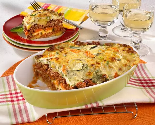 Riċetta tal-patata mince casserole bil-ħxejjex