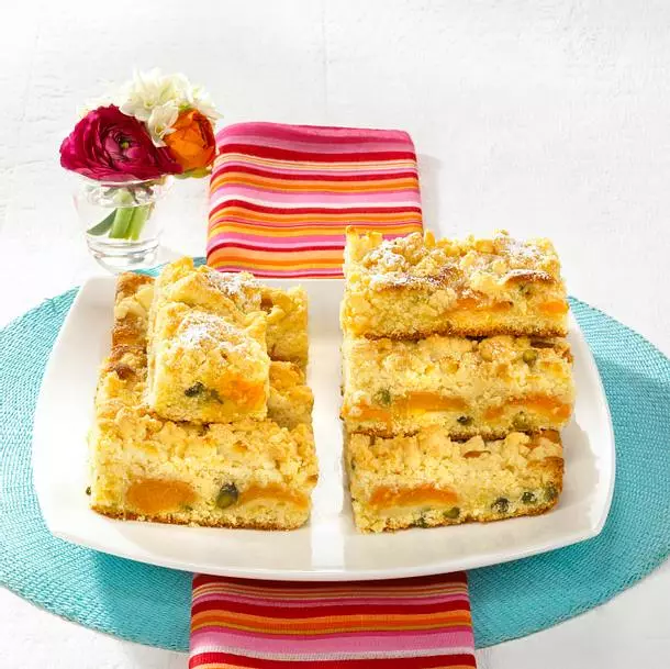 Buttermilk apricot cake daga gwangwani tare da vanilla crumble girke-girke