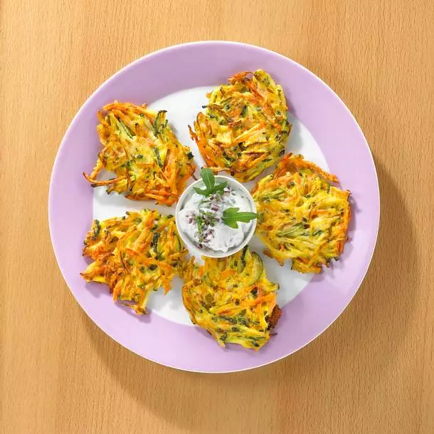 Iifritters zemifuno zasentwasahlobo kunye neresiphi yediphu ye-ricotta