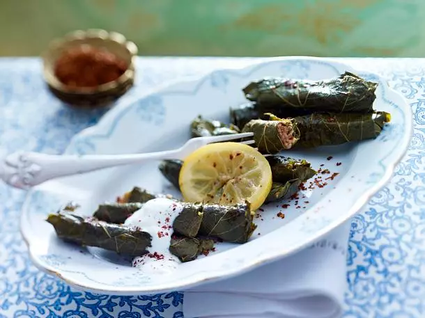 Ricetta Dolma (foglie di vite ripiene).