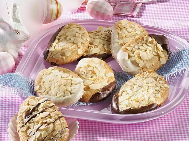 Almond Macaroon Easter Eggs Recipe 9711_1