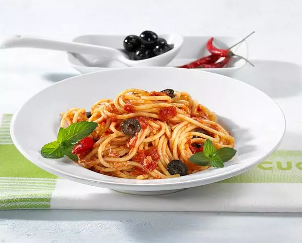 Spagetti all'arrabbiata tarifi