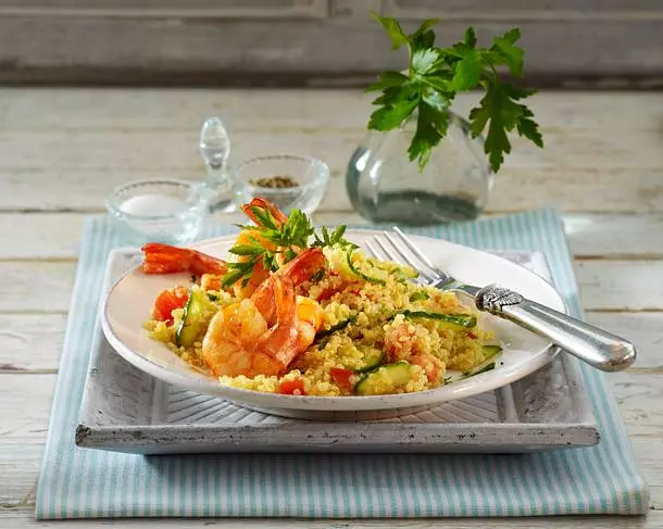 Quinoa salát s krevetami recept 9814_1