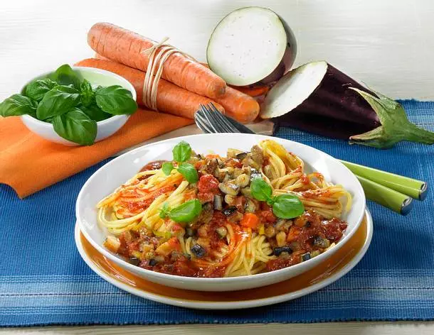 Bägülli bolognese reseptli spagetti 9833_1